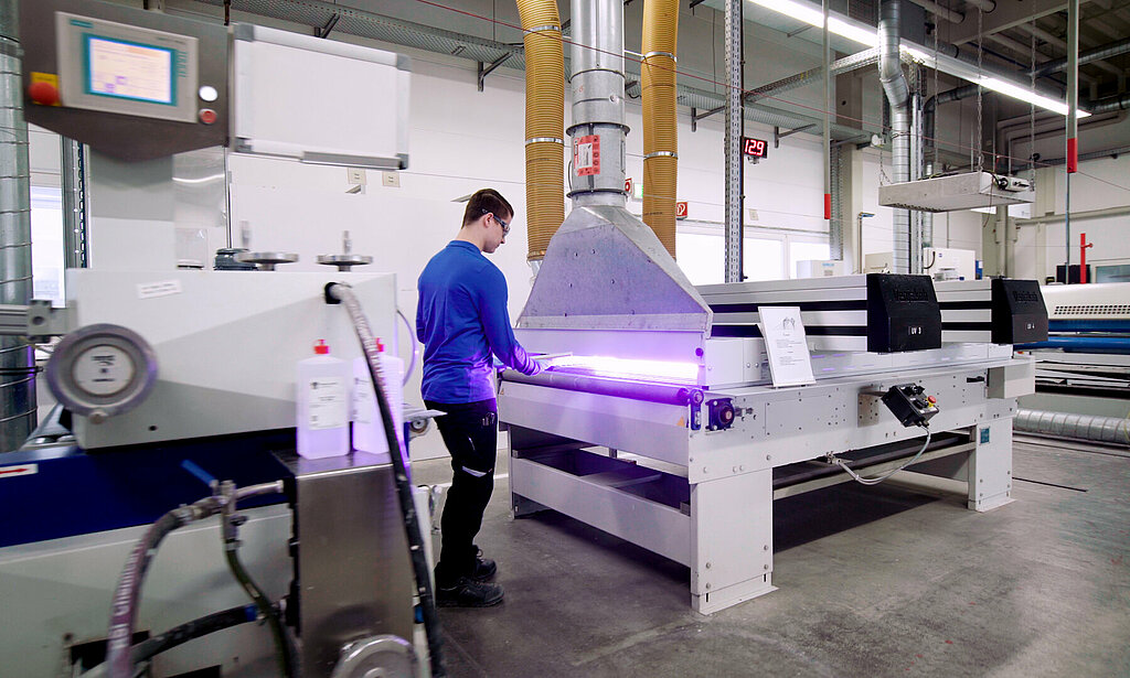 UV-Lacke für hohe Effizienz im industriellen Lackierprozess - Hesse Lignal