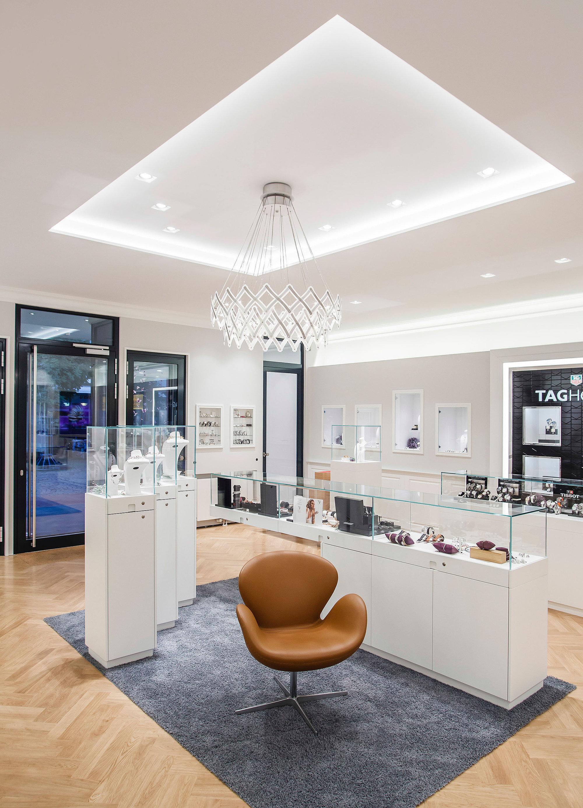 COOL family - water-based coatings for interior fittings - Hesse Lignal